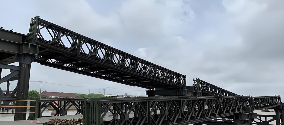 What are the key differences between a Bailey Bridge and a suspension ...