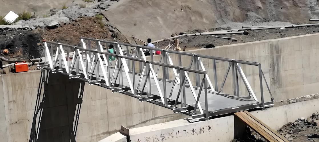 In what situations is aluminum preferred over steel for Modular Bailey ...