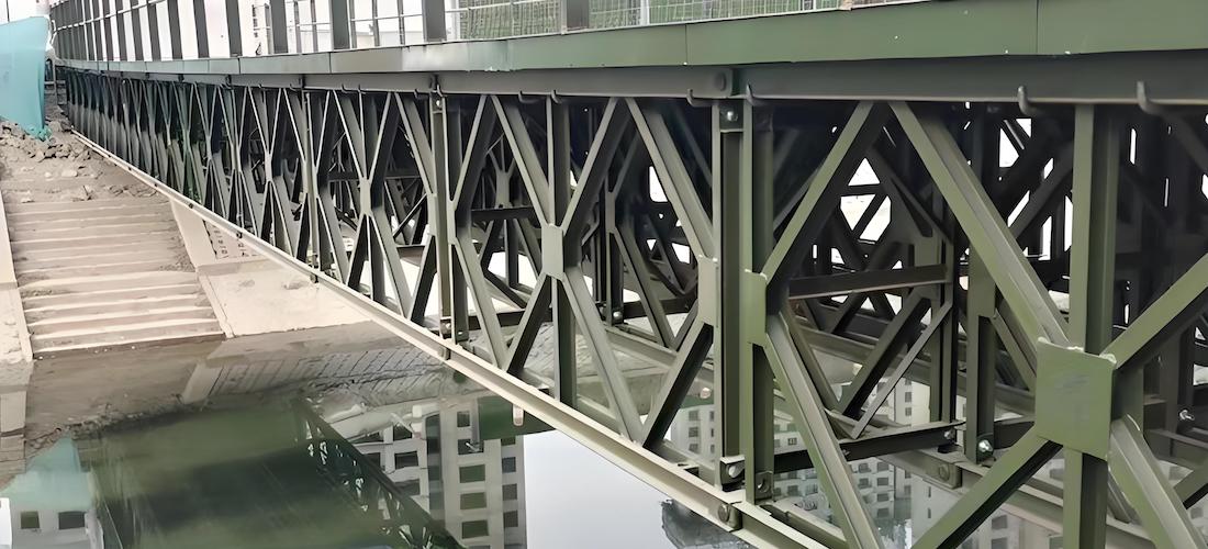 What types of materials are used in the construction of Modular Bailey ...