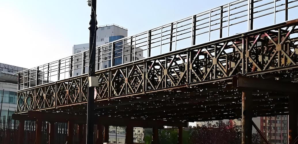 What are the typical materials used in constructing temporary walkway ...